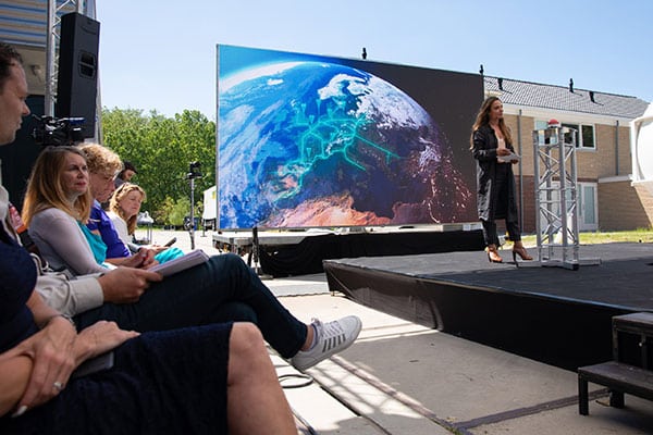 Wat komt er kijken bij het organiseren van een succesvolle live-uitzending?